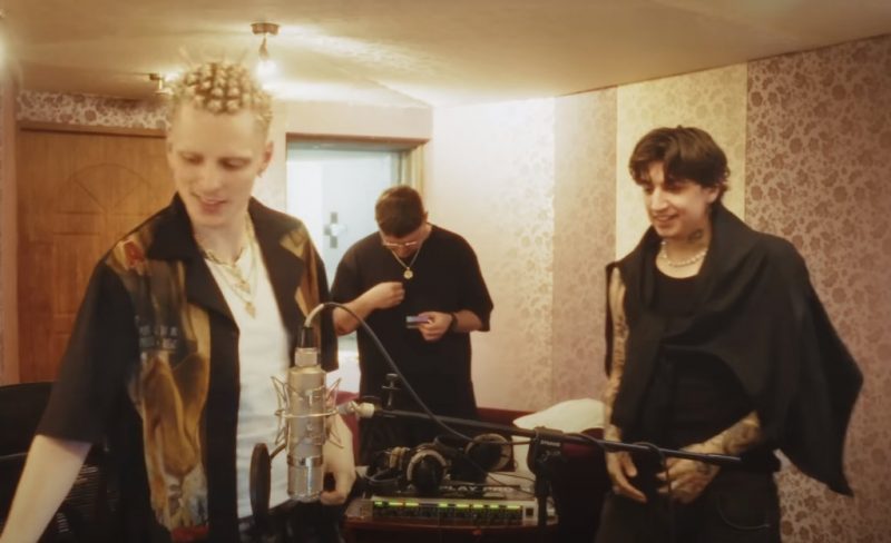 Oki i Sobel wciąż razem nagrywają – ich nowy utwór to „ILE LAT?”